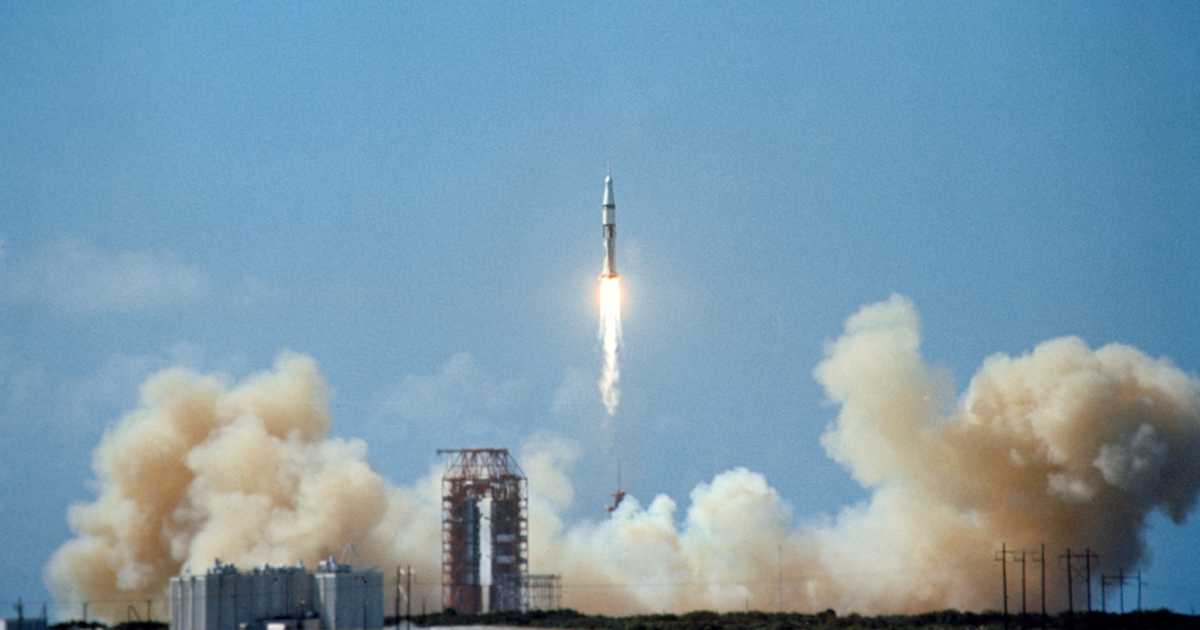 lansarea cu succes a misiunii Apollo 7