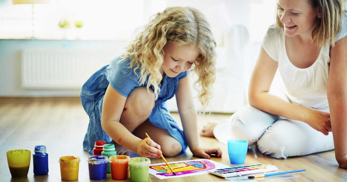 Părinții creativi încurajează imaginația copiilor